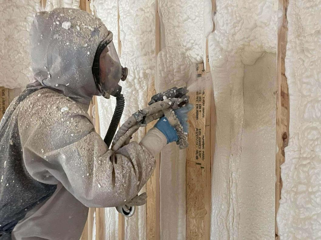 Spray Foam Insulation vs. Fiberglass Insulation